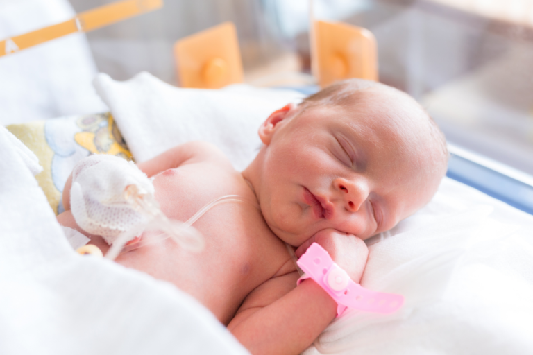Facial nerve palsy due to birth trauma | Raynes & Lawn